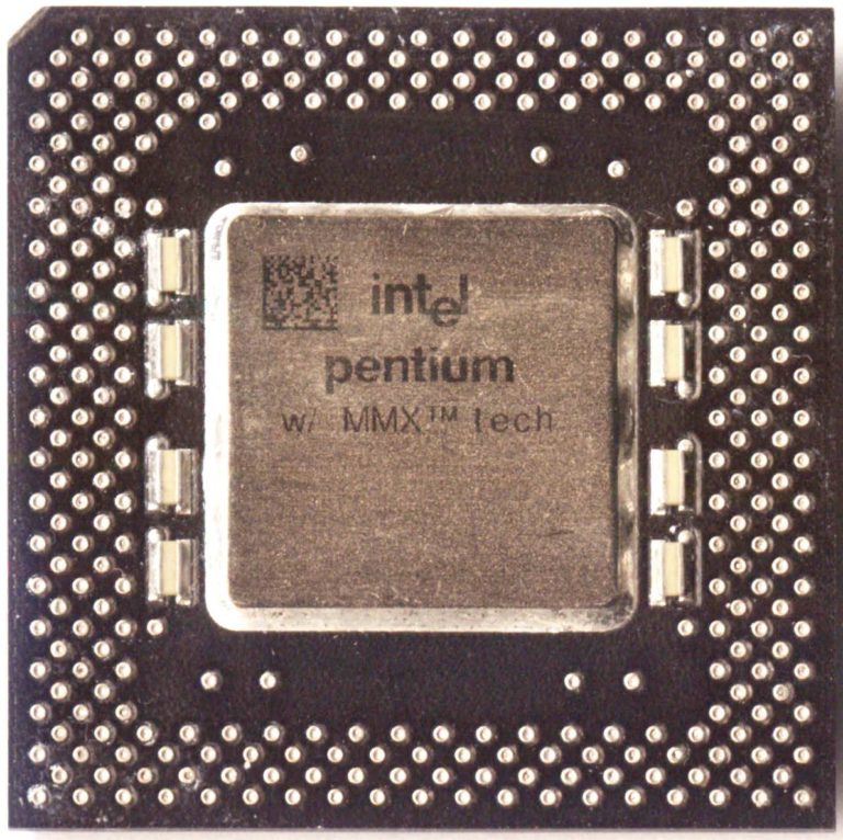 Intel Pentium MMX es overclockeado y alcanza una mejora del 124%