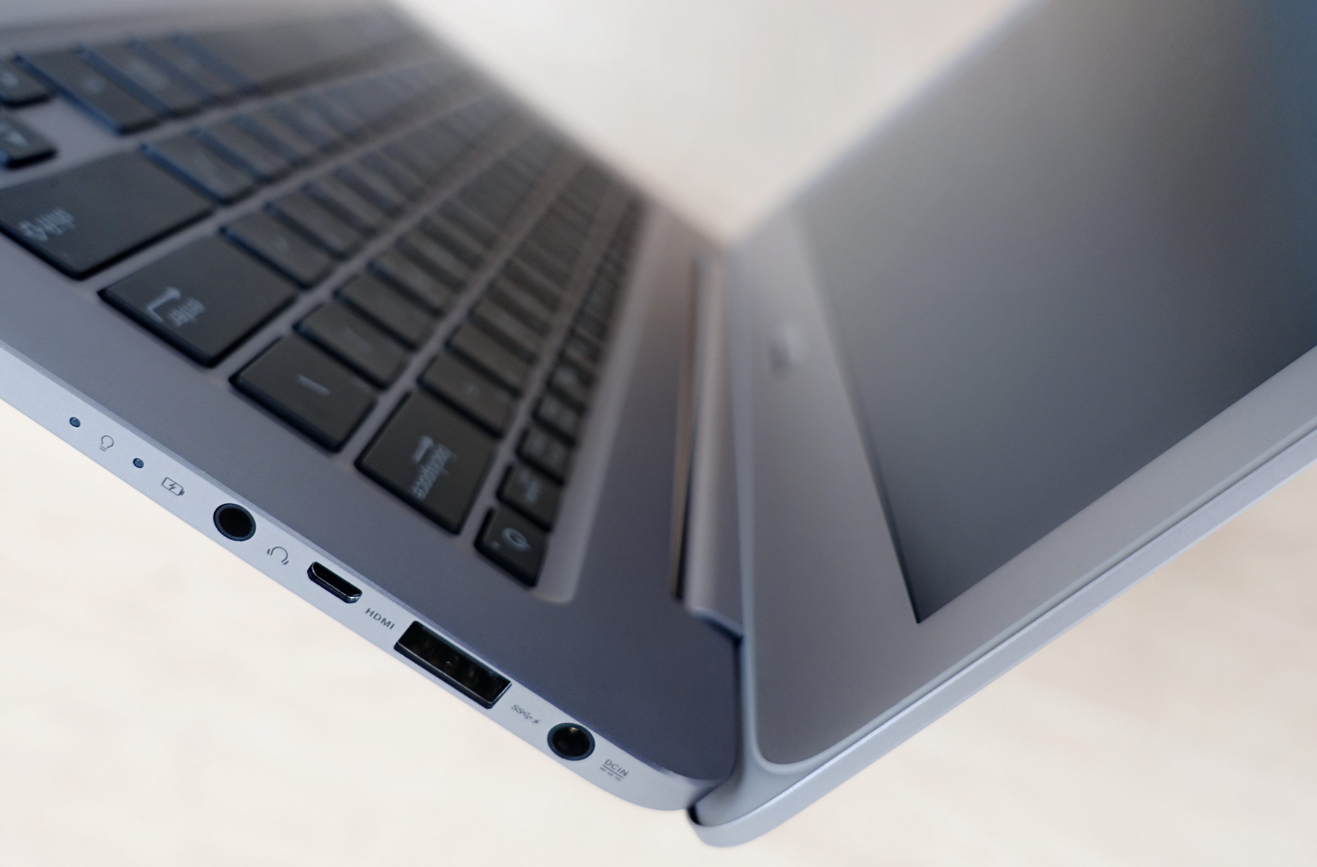 ASUS Zenbook 14 UX434IQ: AMD Ryzen 7 4700U y NVIDIA MX350
