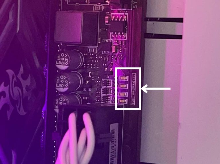 LED placa base: color blanco, rojo? ¿Qué significa? 2026