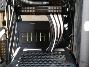 Thermaltake The Tower 300 Review en Español (Análisis completo)