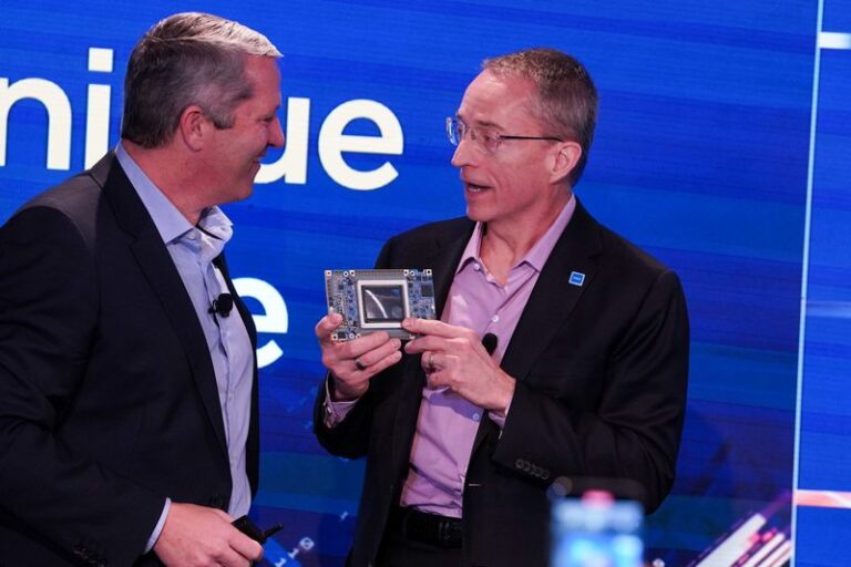 Intel afirma que "la estrategia central sigue intacta"