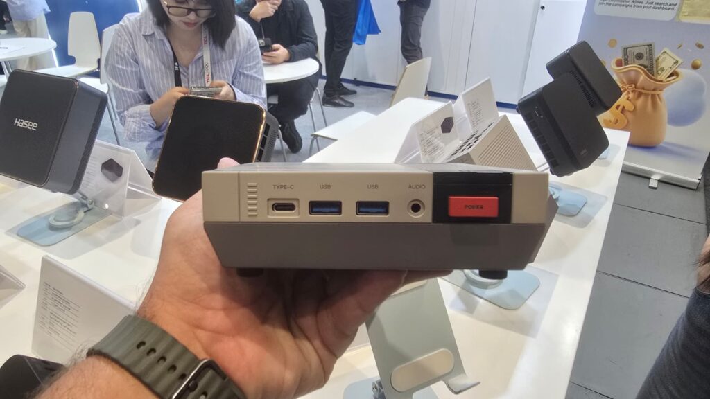 ¿Una NES con Windows 11? No, es el nuevo Mini PC de ACEMAGIC