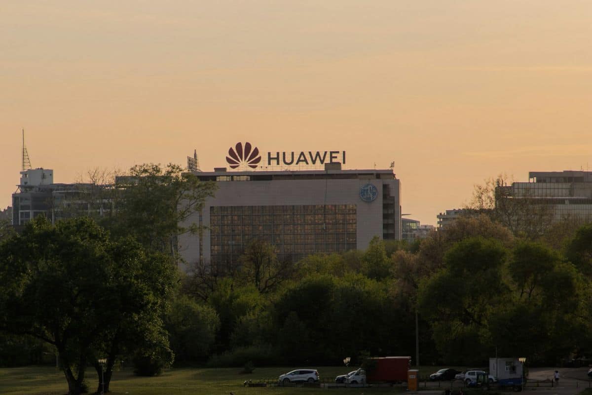 Huawei prepara Project Mirror, un smartphone transparente que quiere ...